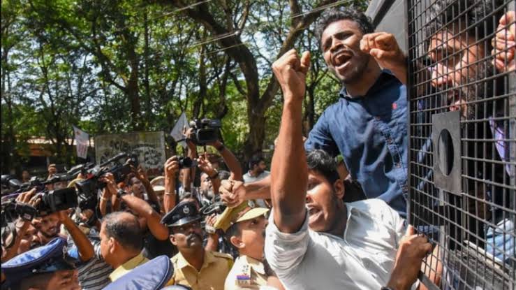 CAA protests: 26 arrested people released, situation improves in AMU ...