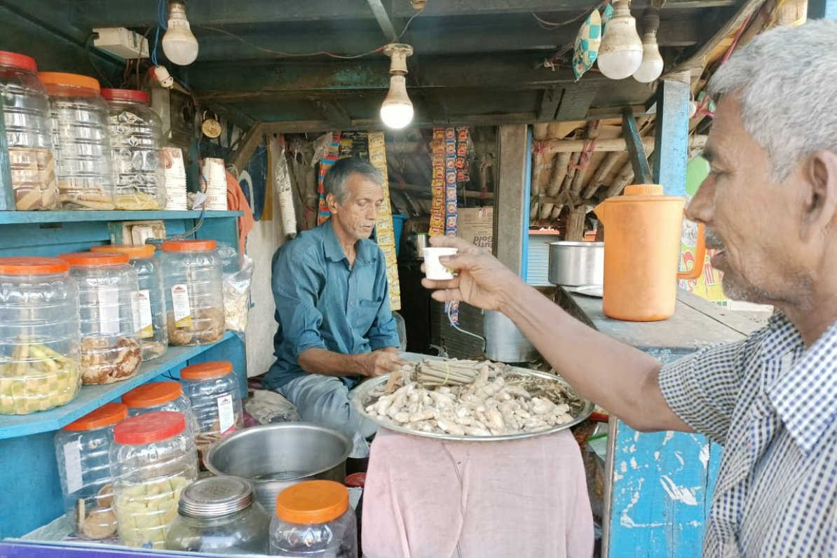 All about famous Manu Bhai’s herbal tea stall in Balasore - OrissaPOST