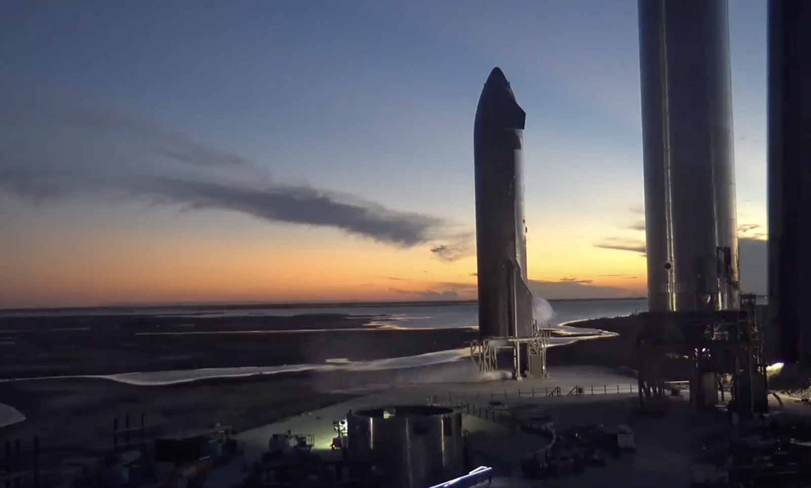 Spacexs Sn20 Starship Prototype Completes Its 1st Static Fire Test