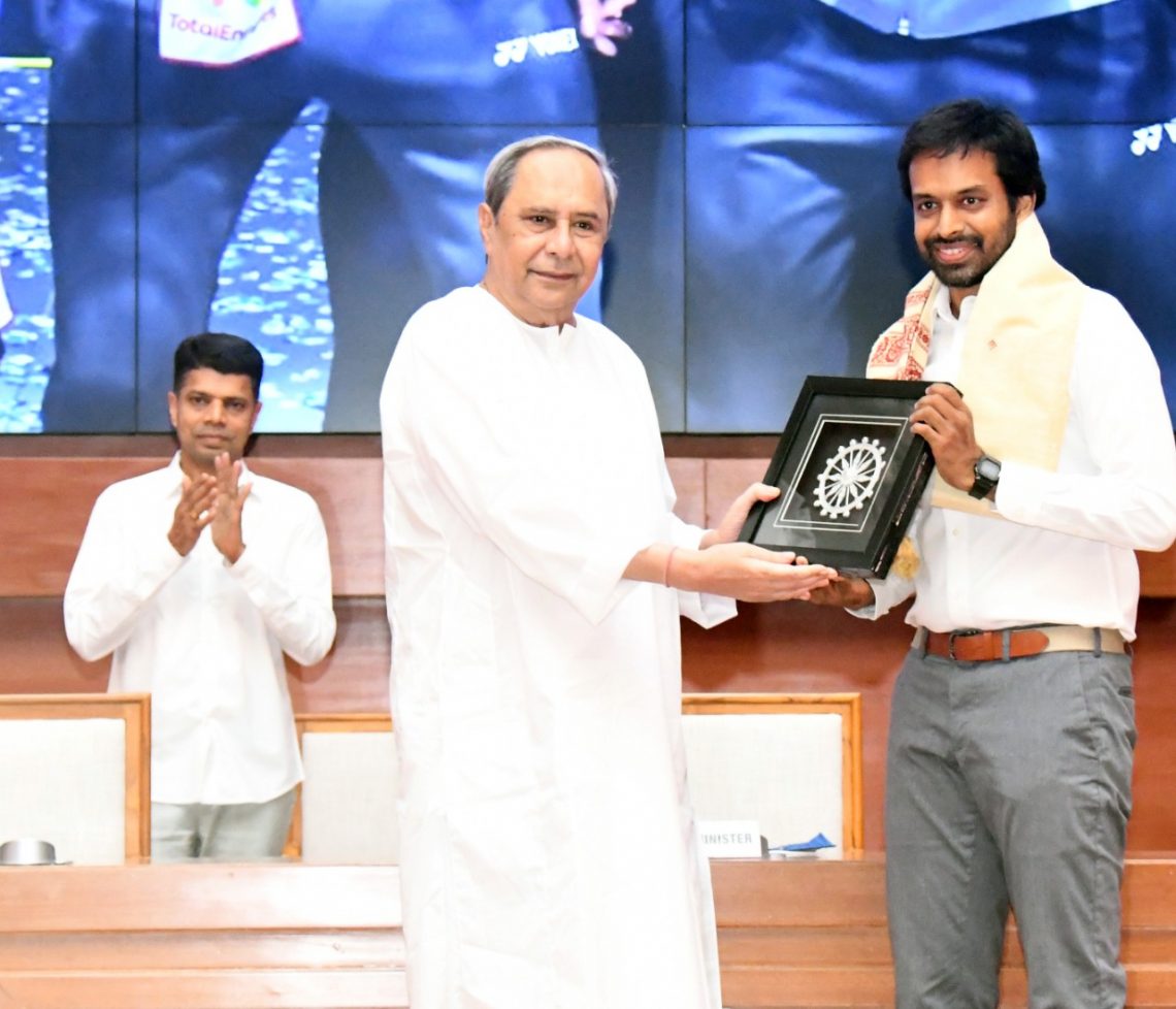 Naveen Patnaik felicitates Thomas Cup champions