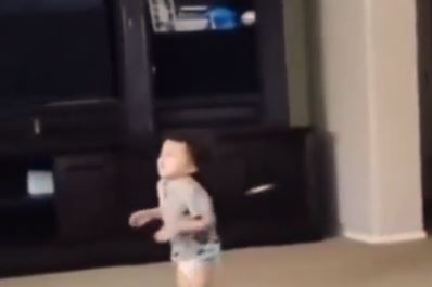 Toddler vs Dad: Most dramatic toy gun fight you’ll see today! Watch ...